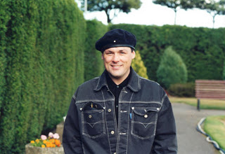 Billy MacKenzie – THE NEW VINYL VILLAIN